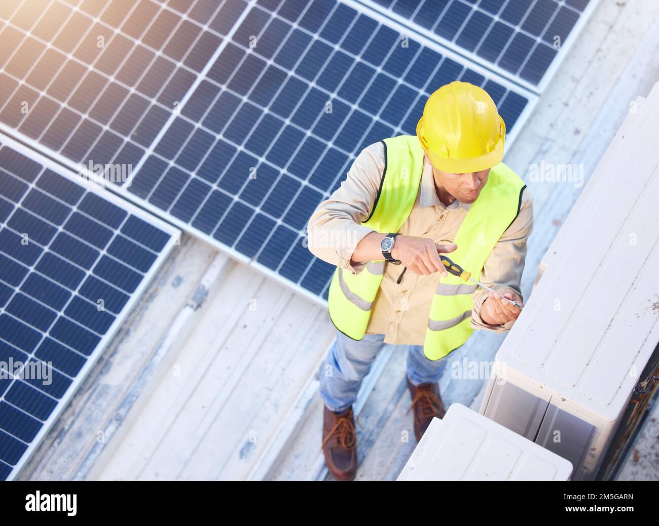 Hvac repair hi-res stock photography and images - Alamy