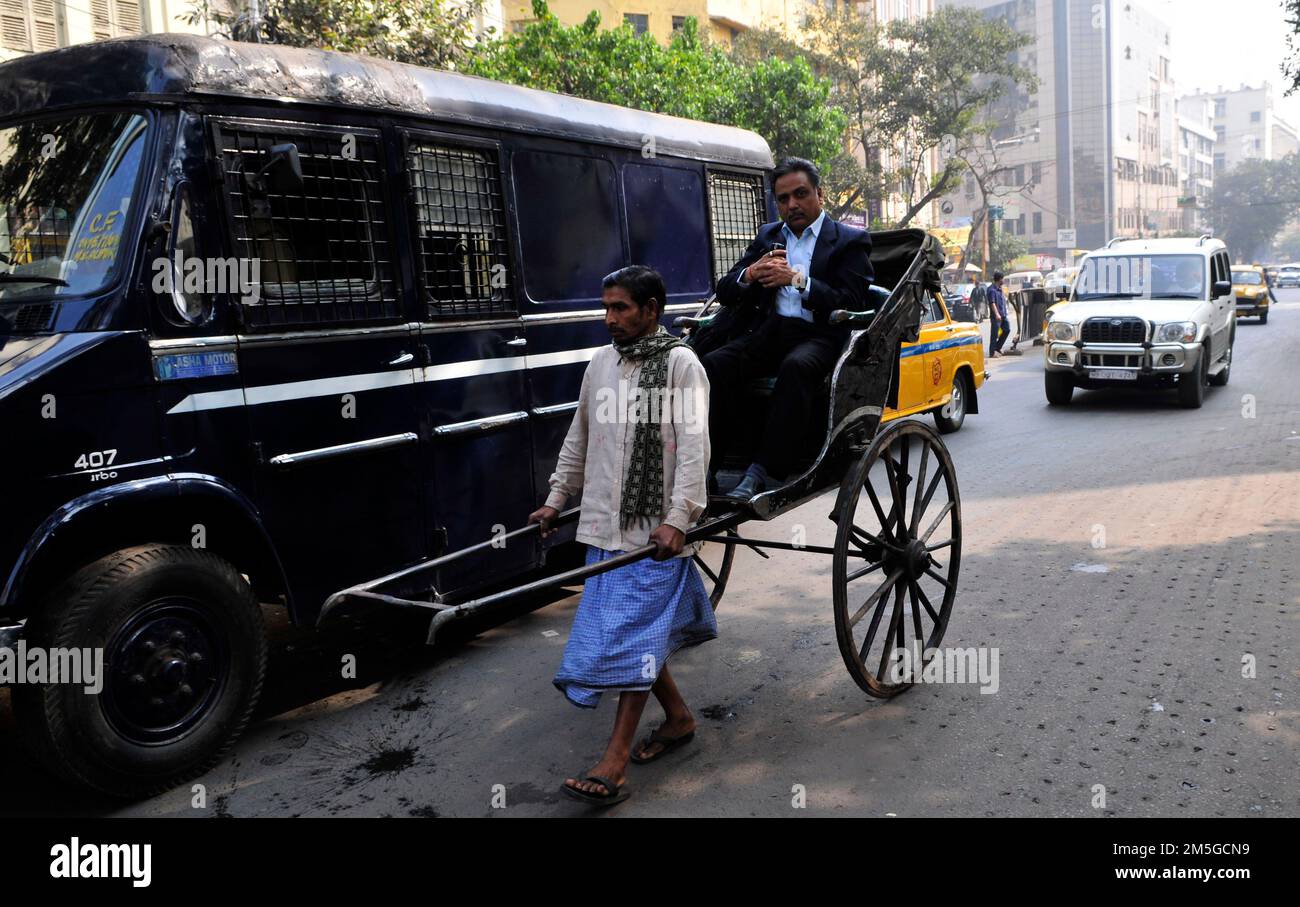 Hand pulled rickshaw in the streets of Kolkata, West Bengal, India ...