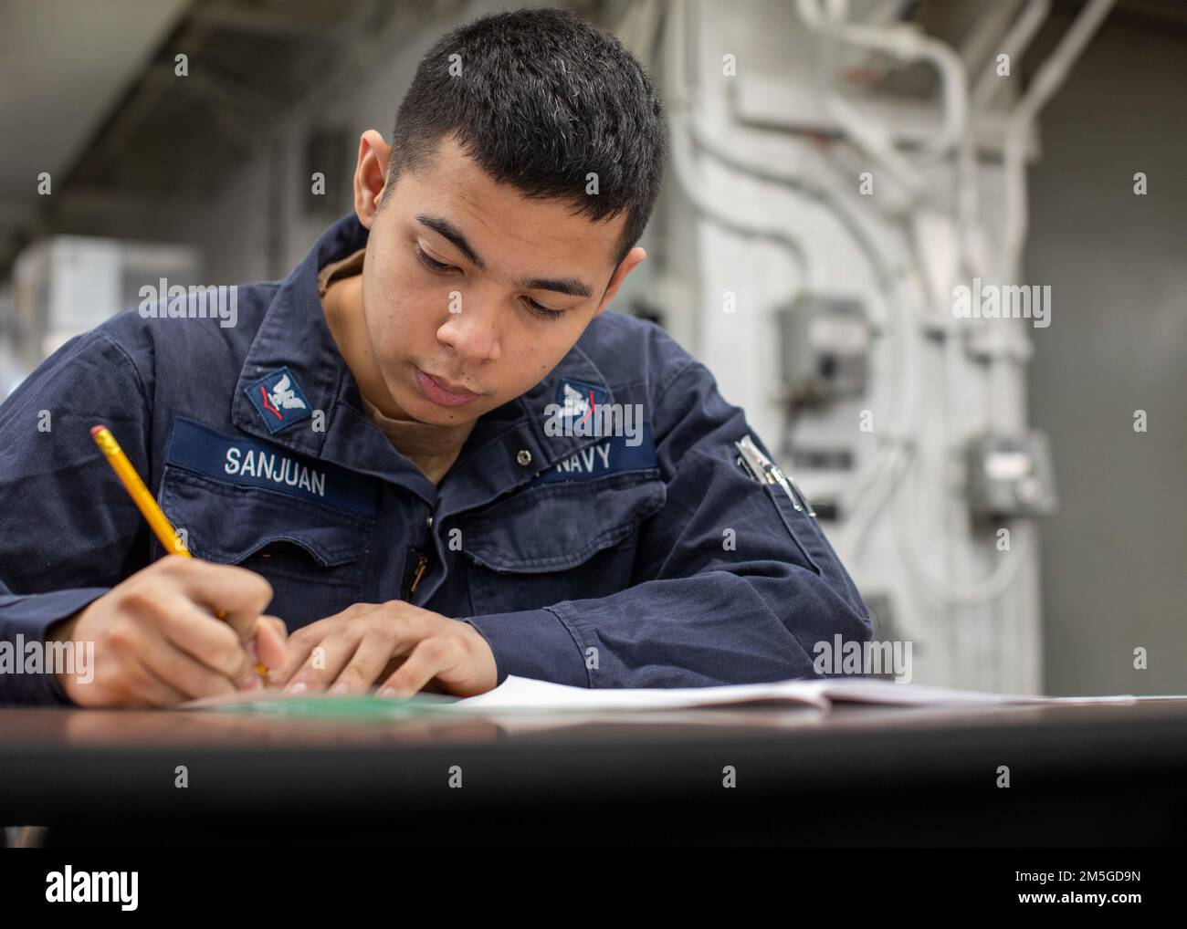 220317-N-AB188-1001 NORFOLK, VA. (March 17, 2022) - Machinist Mate 3rd ...