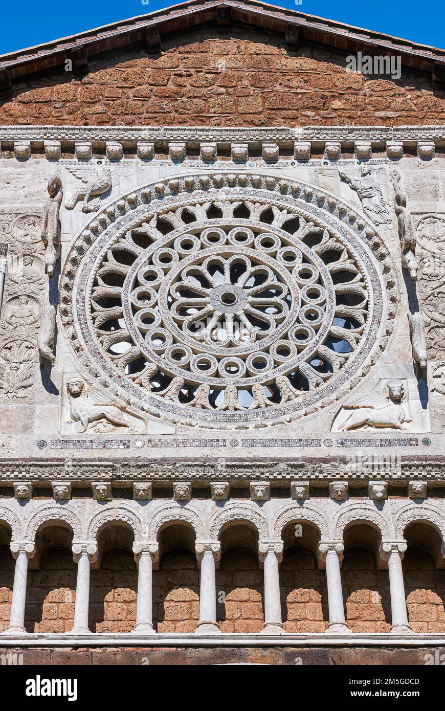 Romanesque rose window hi-res stock photography and images - Alamy