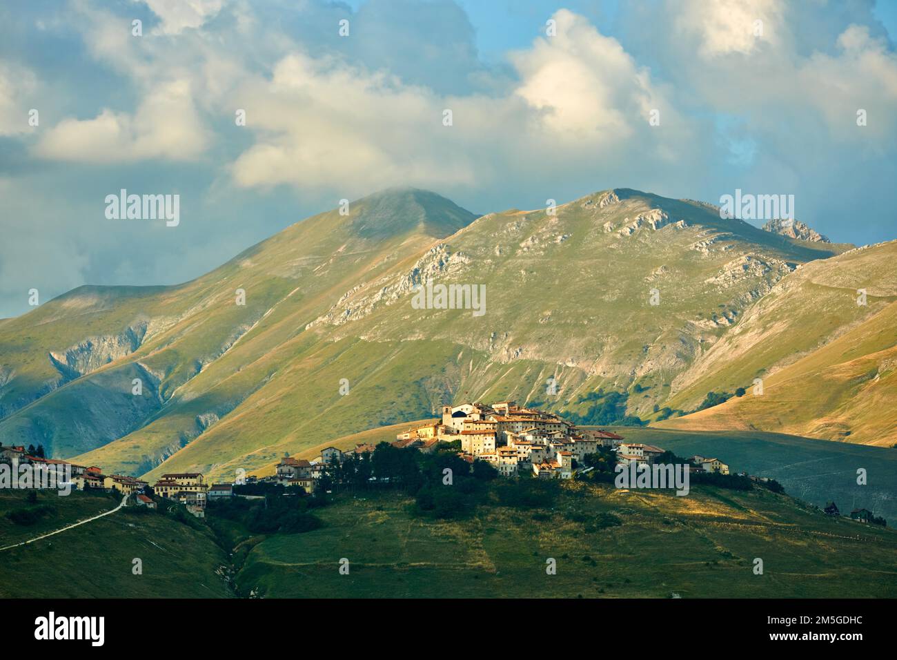 The hill town of Castelluccio di Norcia, Parco Nazionale dei Monti ...