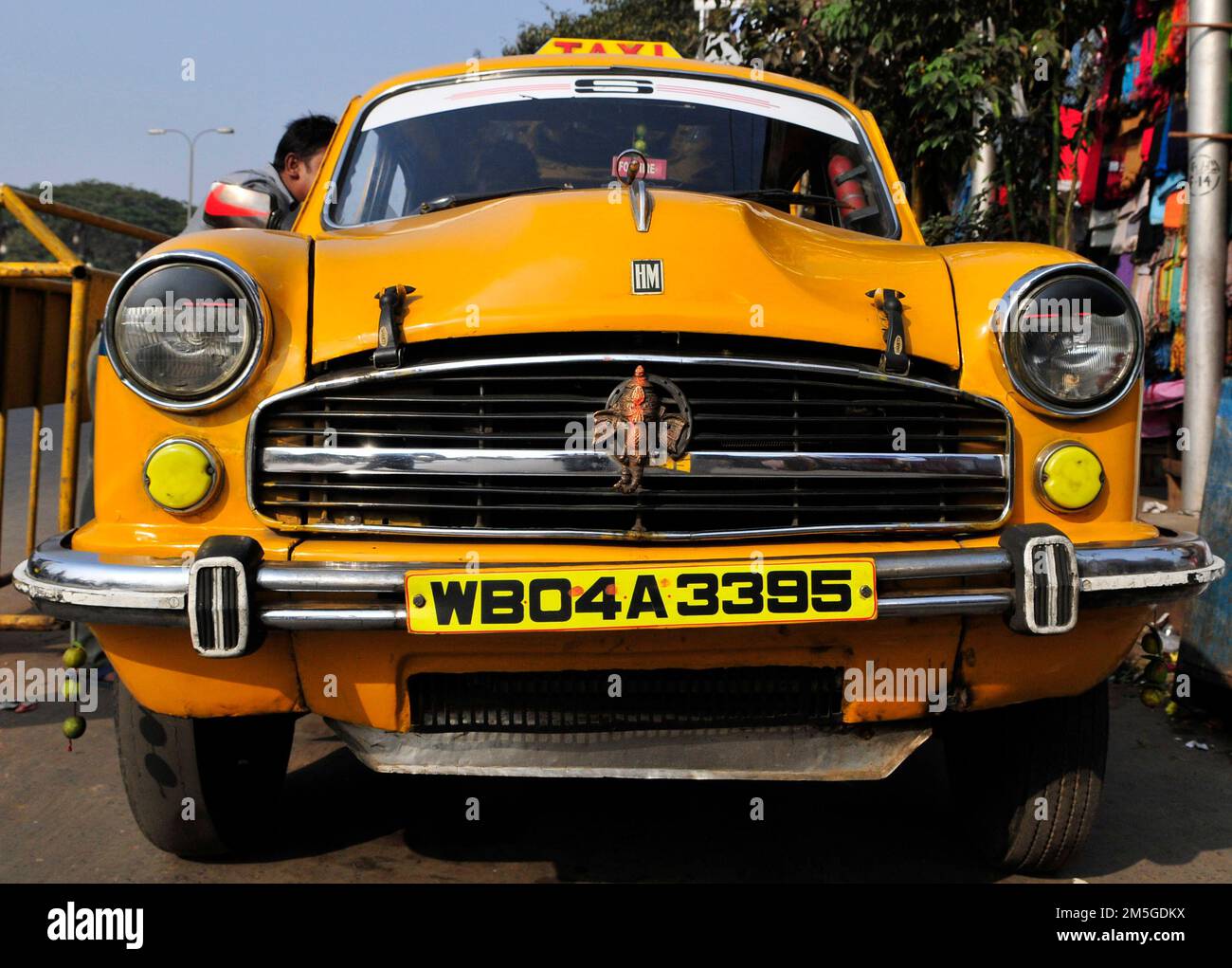 Iconic yellow indian taxi hi-res stock photography and images - Alamy