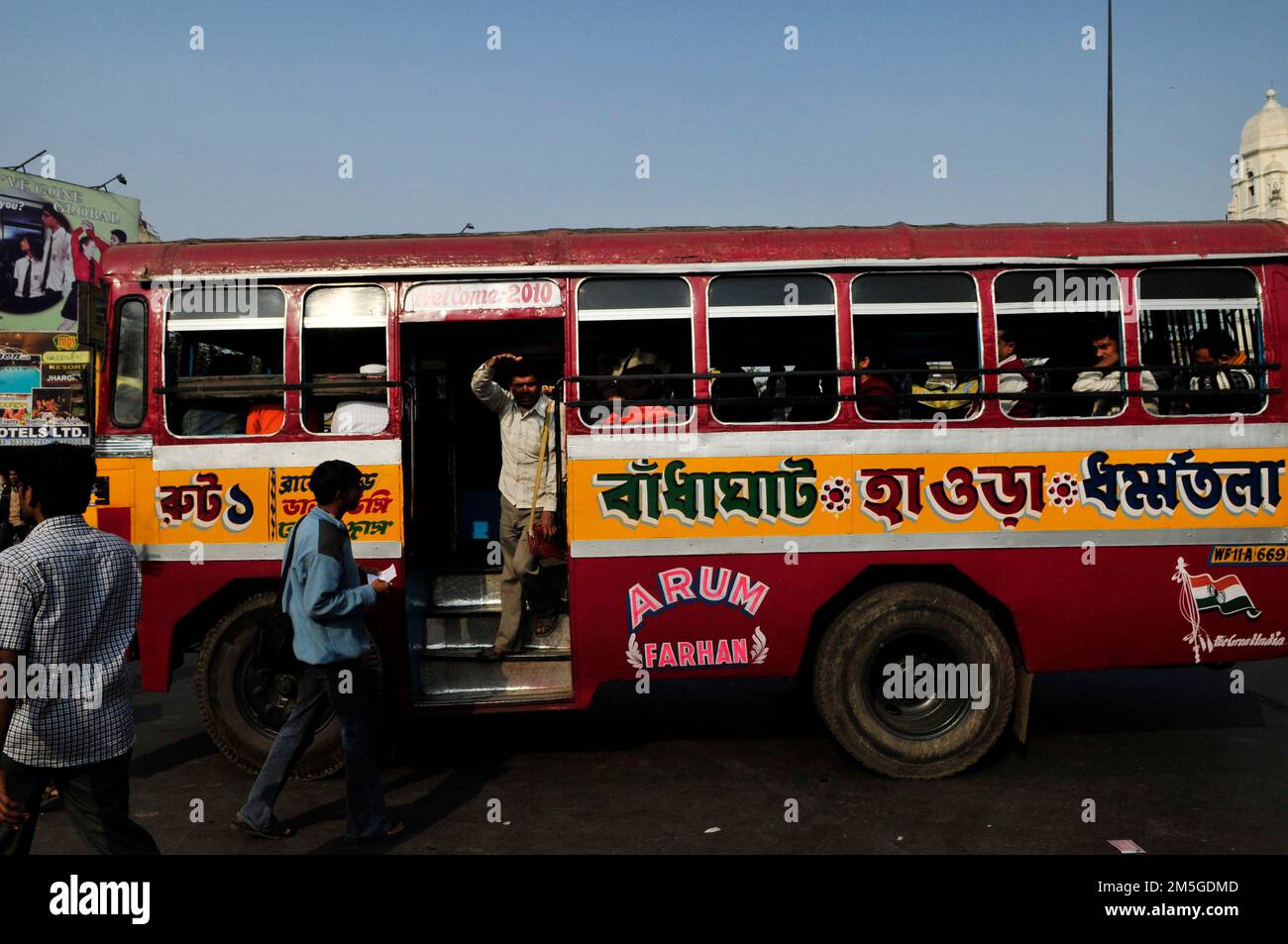 A public bus in Kolkata, India Stock Photo - Alamy