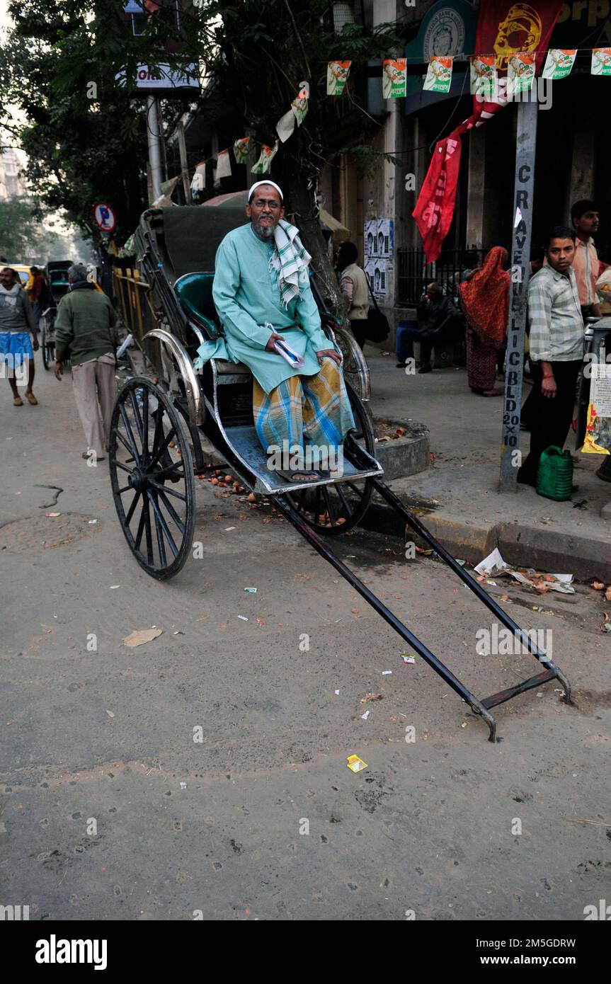 Hand pulled rickshaw in the streets of Kolkata, West Bengal, India ...