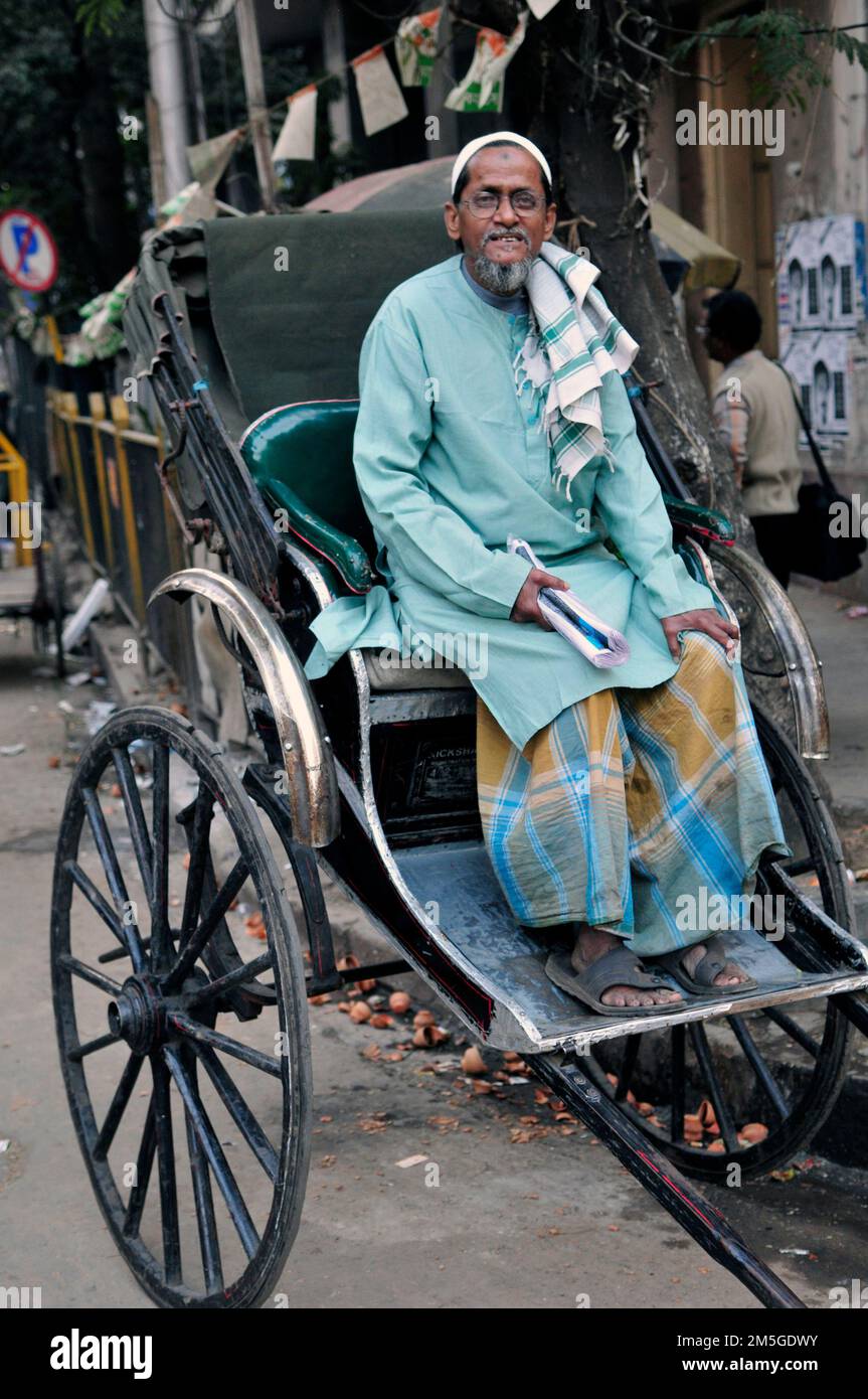 Hand pulled rickshaw in the streets of Kolkata, West Bengal, India ...