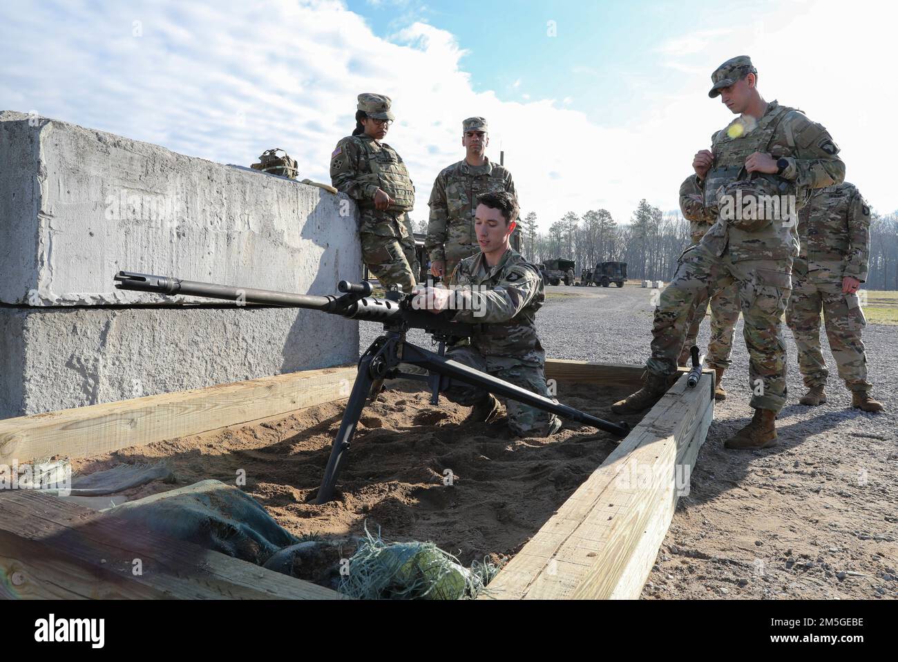 Soldiers assigned to Headquarters and Headquarters Battalion, 101st ...