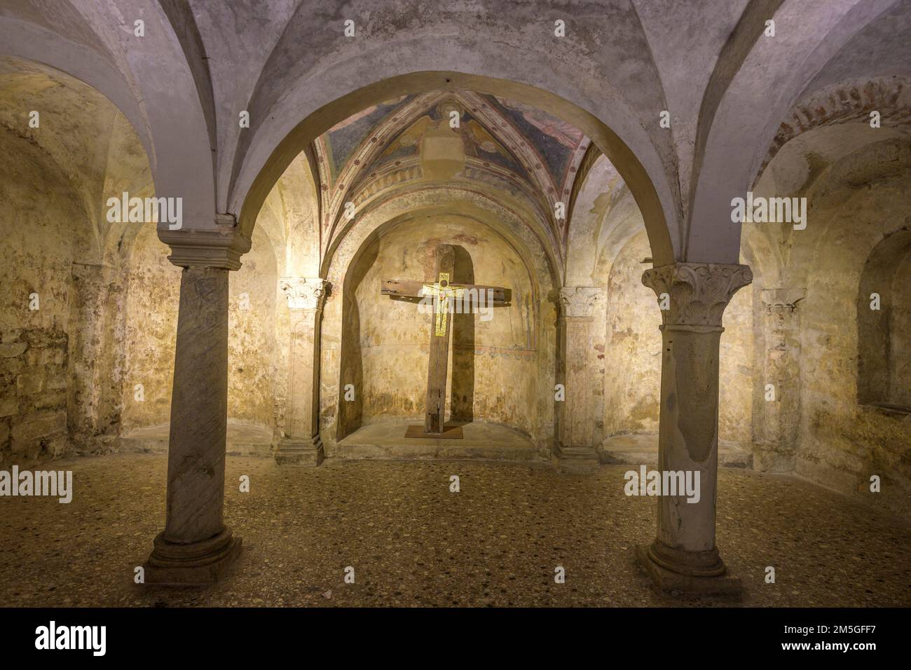 Old crypt hi-res stock photography and images - Alamy