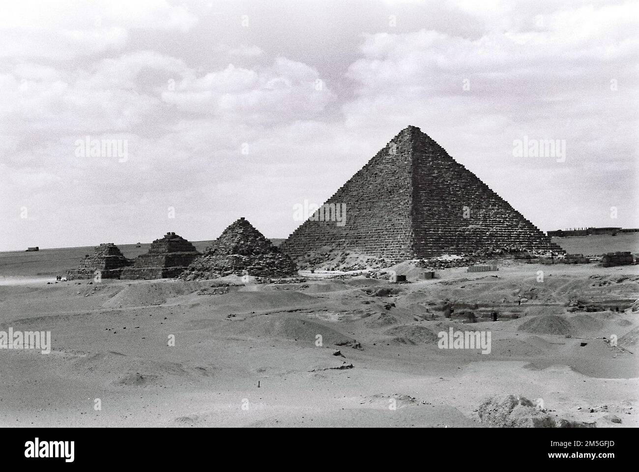 A view of the Great Pyramids at the Giza Plateau near Cairo, Egypt ...