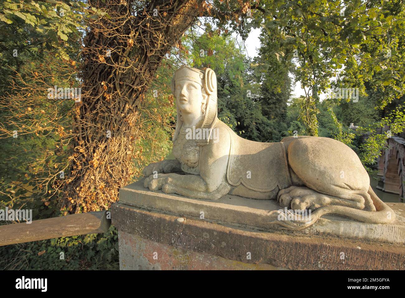 Sphinx statue in gardens egyptian hi-res stock photography and images ...