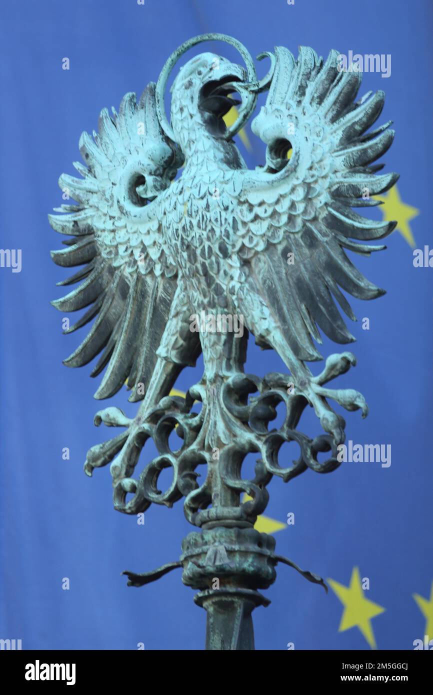 Eagle with city coat of arms, imperial eagle and federal eagle behind ...