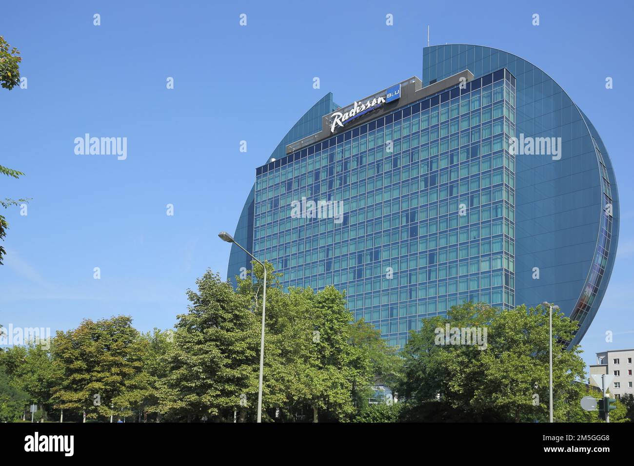 Round glass building hi-res stock photography and images - Alamy