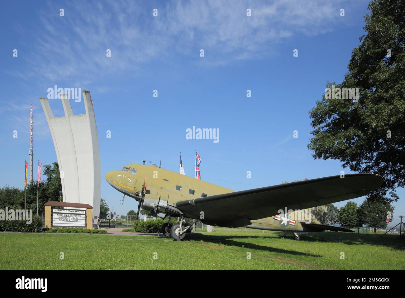 Airlift Monument with Propeller Aircraft Raisin Bomber Douglas C-47 ...
