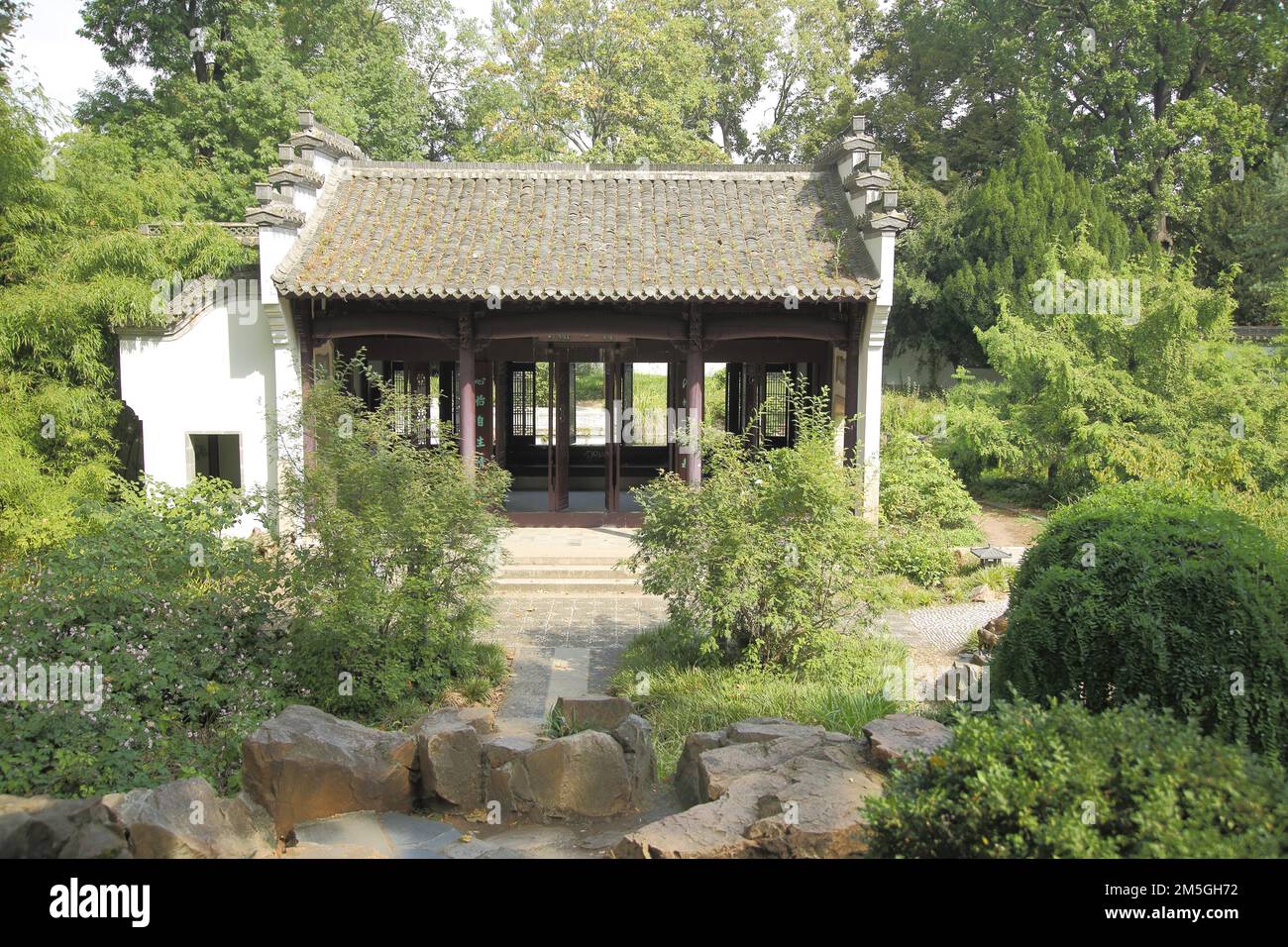 Temple in the Chinese Garden, Garden of Heavenly Peace, Pavilion ...