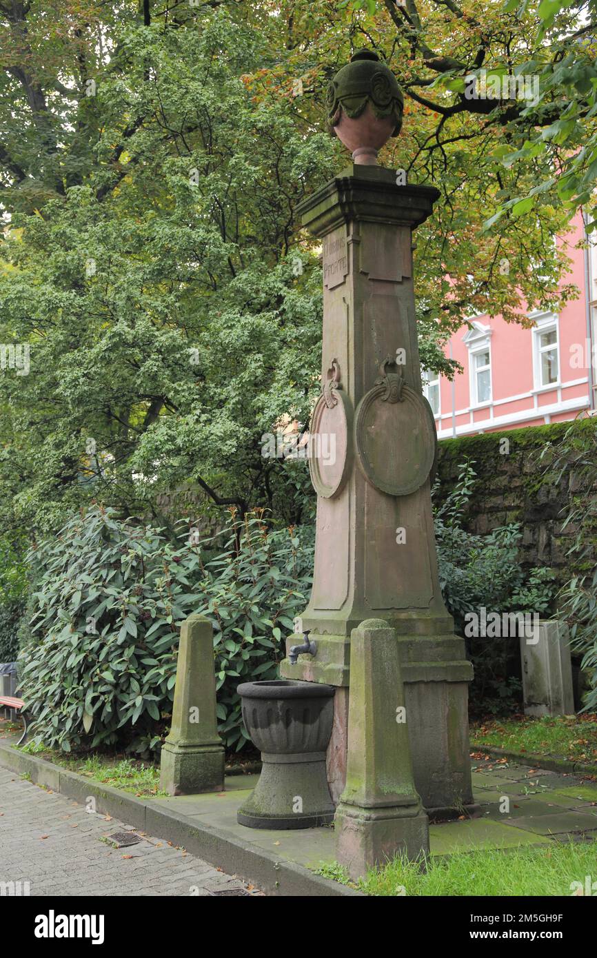 Quirinsbrunnen, pump fountain, ornamental fountain, Sachsenhausen, Main ...