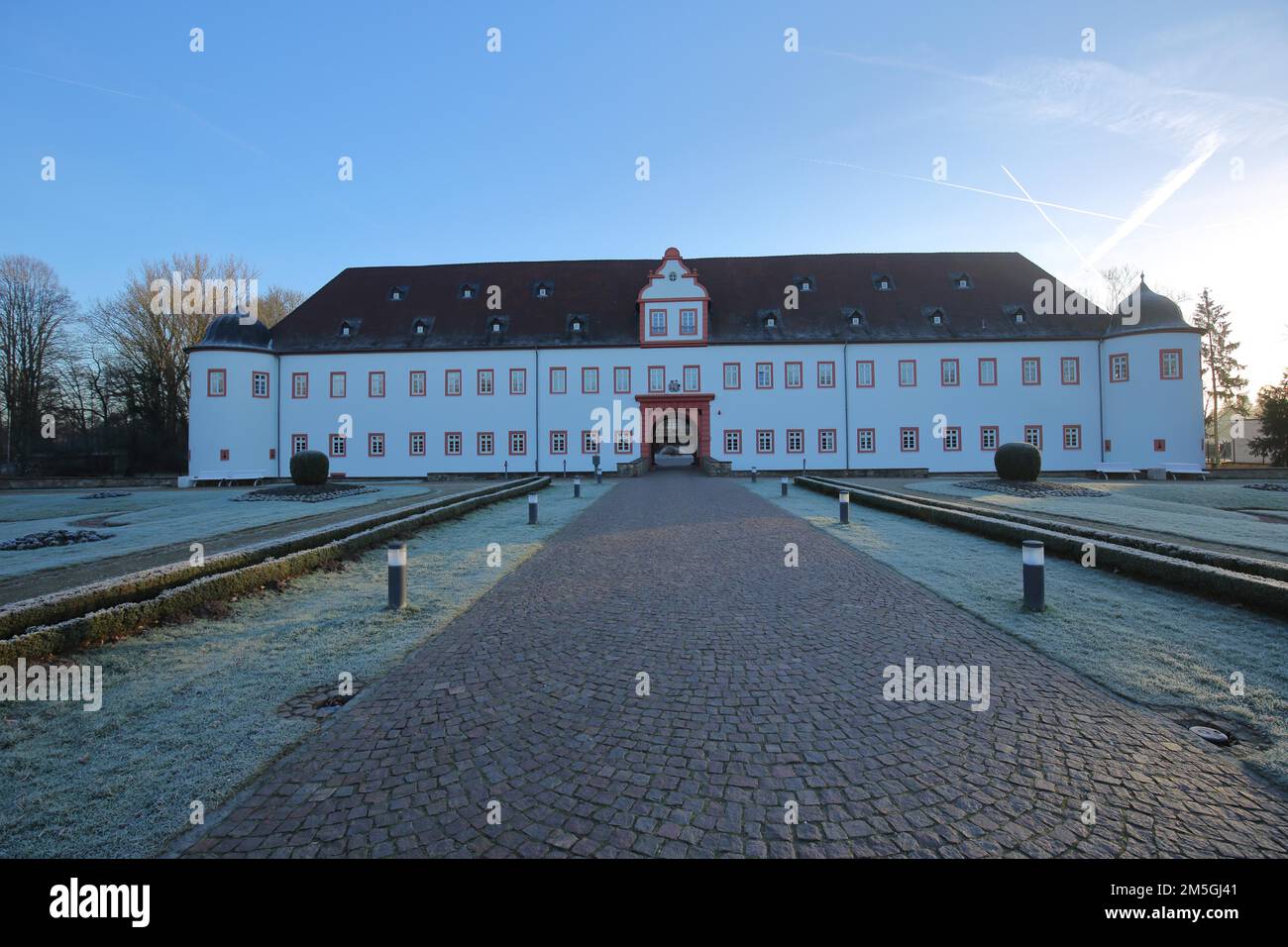 Heusenstamm castle or schonborn castle hi-res stock photography and ...