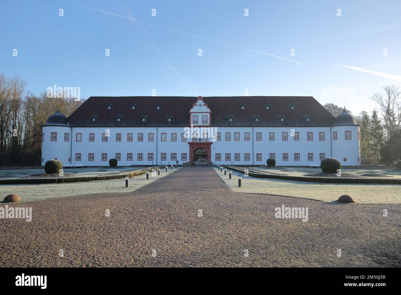 Heusenstamm castle or schonborn castle hi-res stock photography and ...
