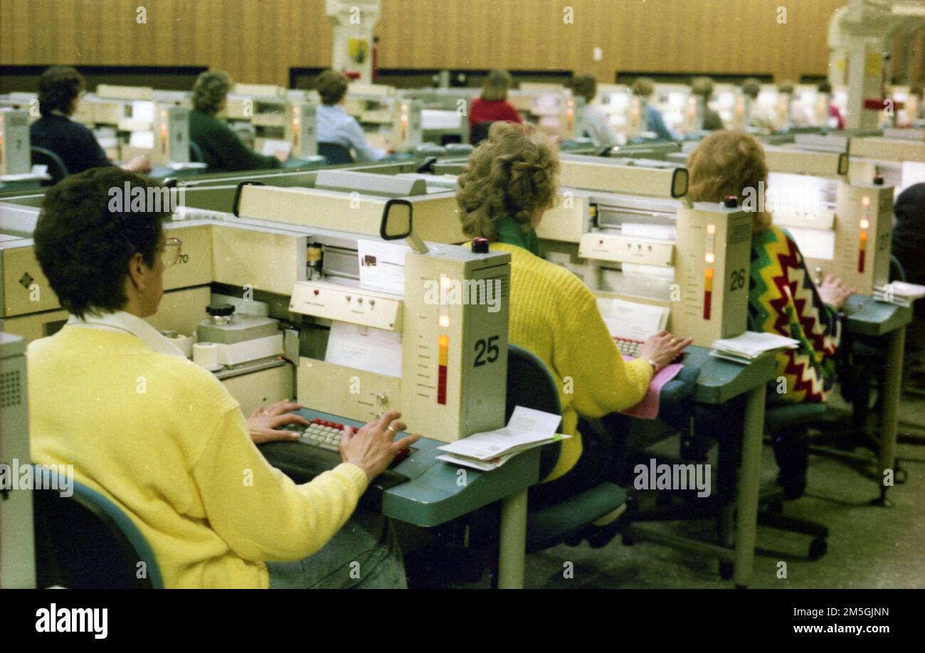 Distributing main hi-res stock photography and images - Alamy