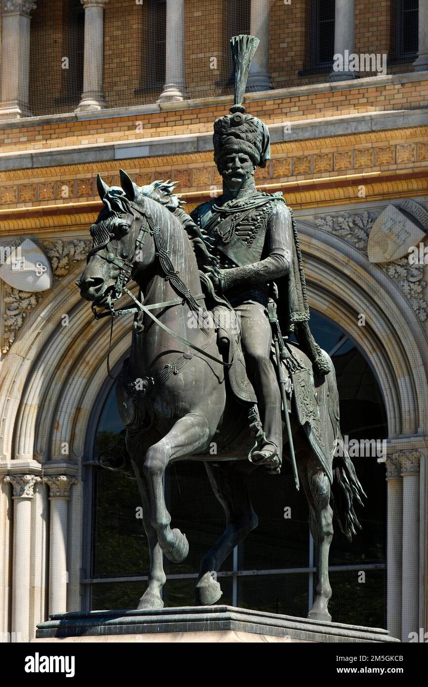 Equestrian statue of King Ernst August Monument in front of the main ...