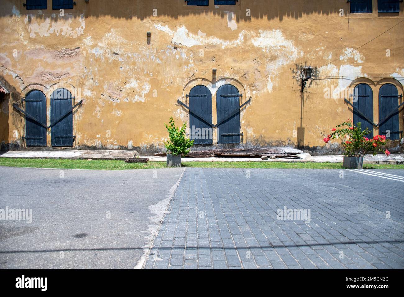 Cream doors hi-res stock photography and images - Alamy