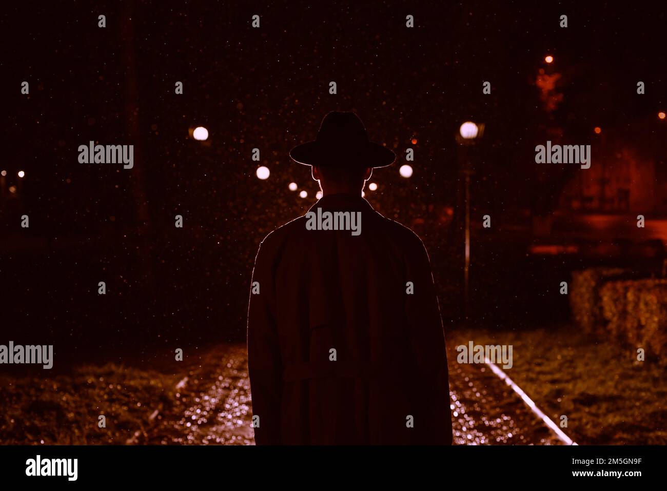 Film noir silhouette hi-res stock photography and images - Alamy