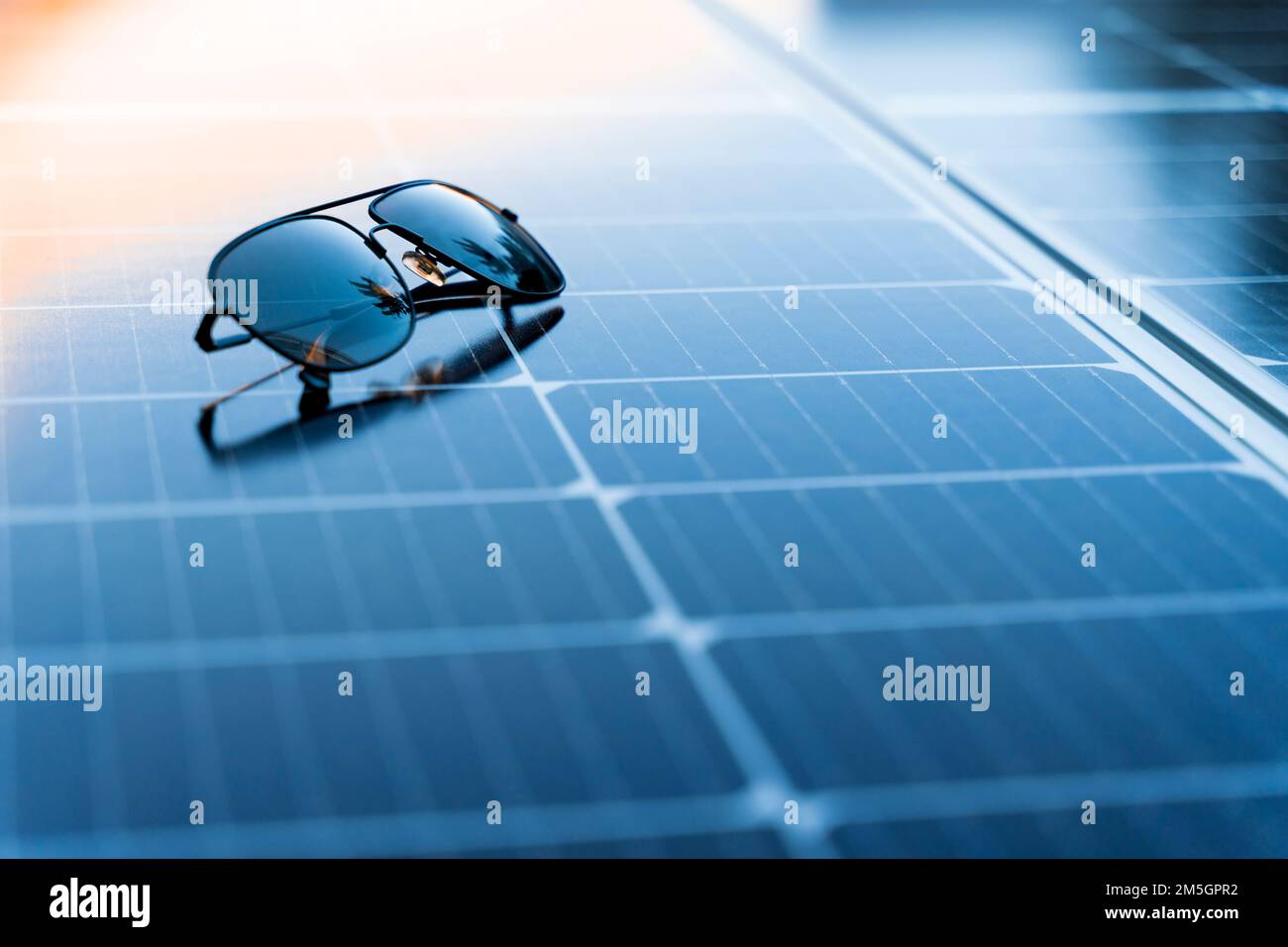 Solar panel efficiency hi-res stock photography and images - Alamy