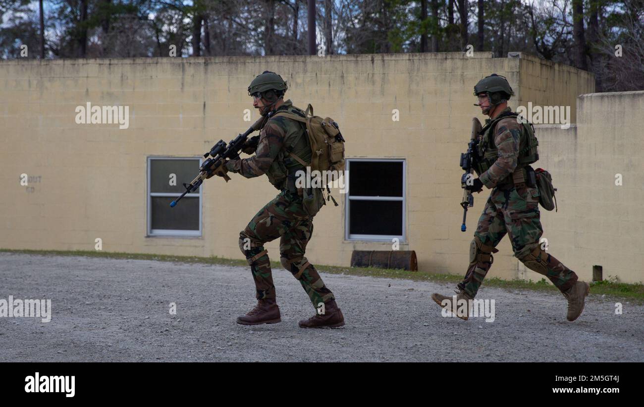 Dutch Marines with Marine Squadron Carib, Netherlands Marine Corps ...