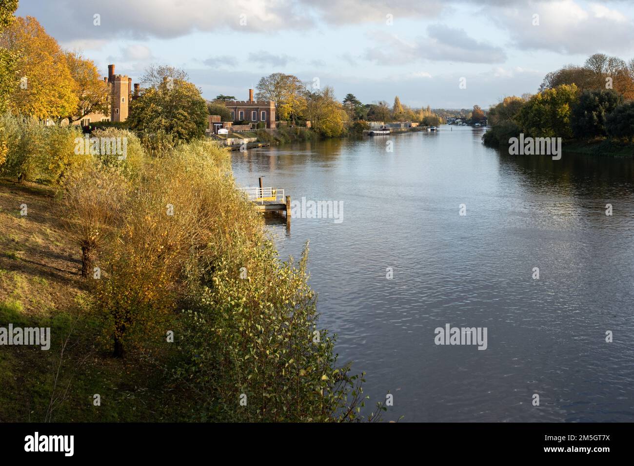 Hampton court palace from river thames hi-res stock photography and ...