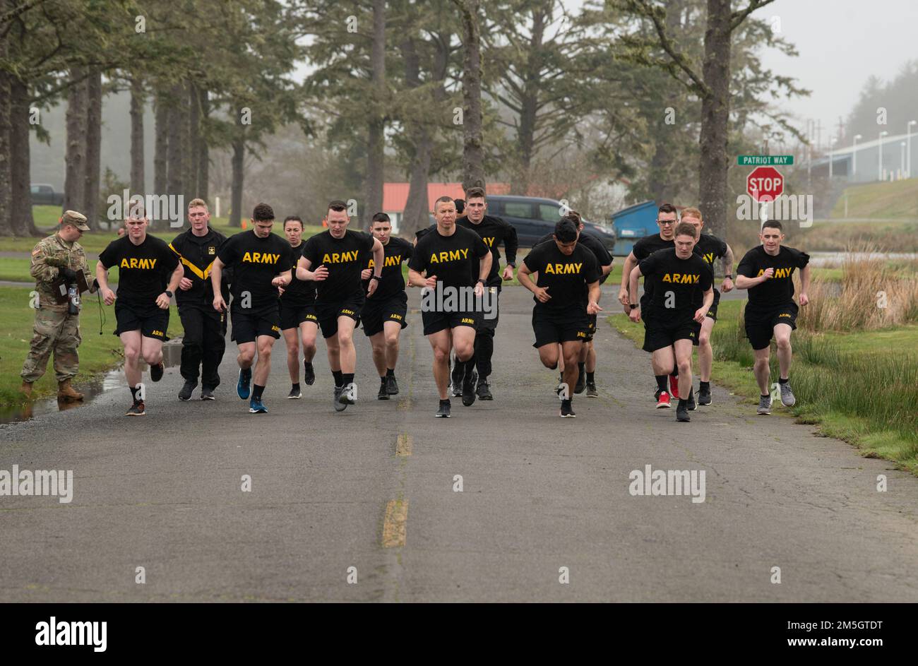 Oregon Army National Guard Soldiers take part in the Army Combat ...