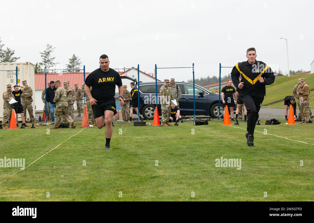 Oregon Army National Guard Soldiers take part in the Army Combat ...