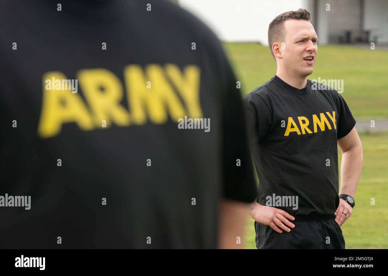 Oregon Army National Guard Soldiers take part in the Army Combat ...
