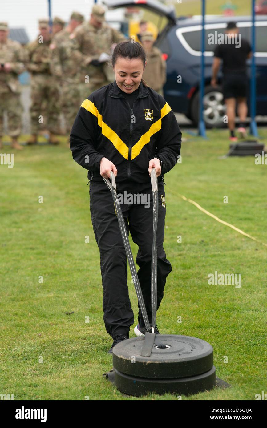 Oregon Army National Guard Soldiers take part in the Army Combat ...