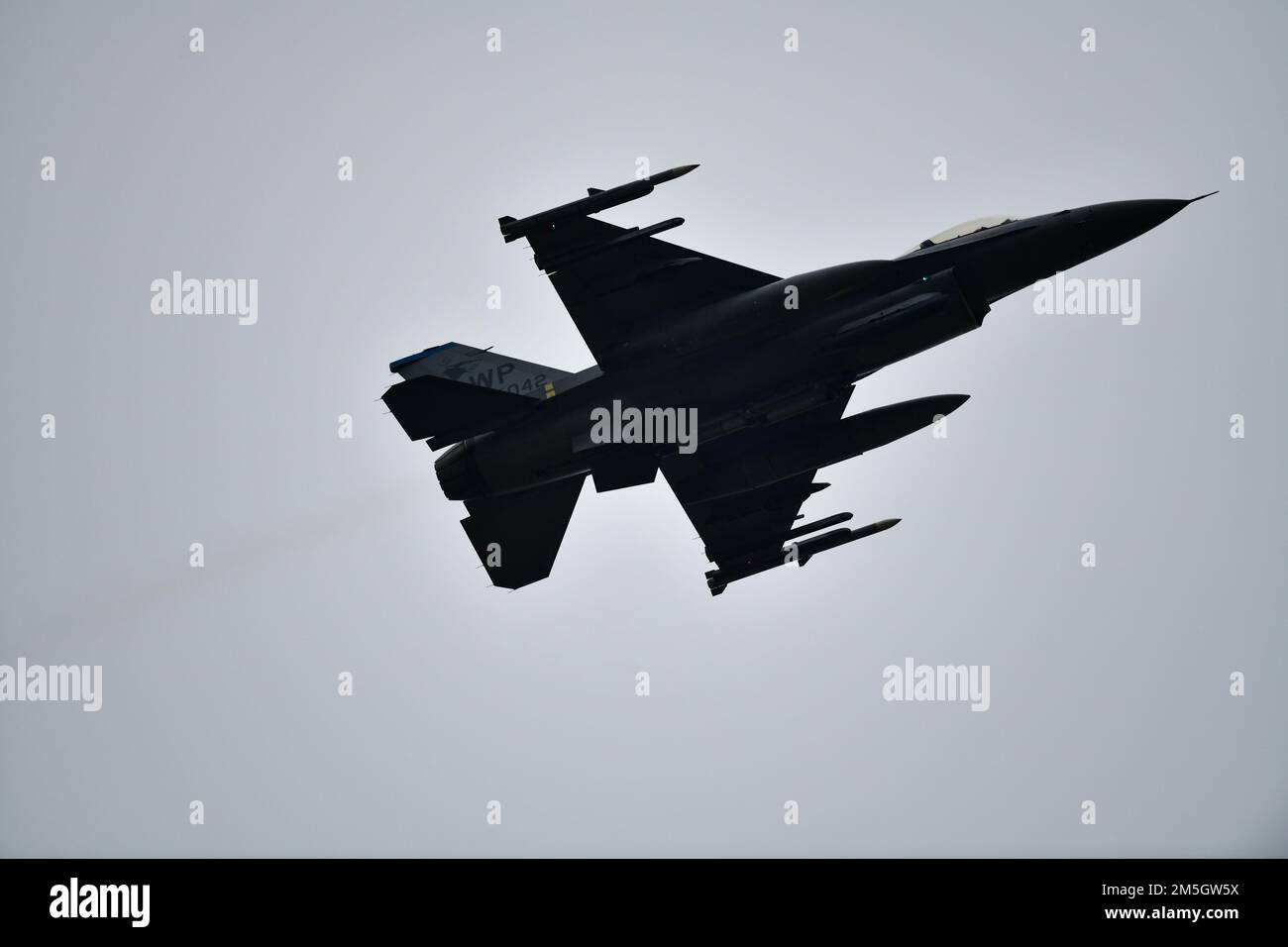 An F-16 Fighting Falcon assigned to the 8th Fighter Wing takes off from ...