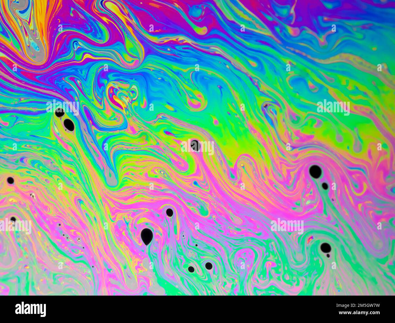 Colourful light diffraction patterns formed by oil droplets floating on ...