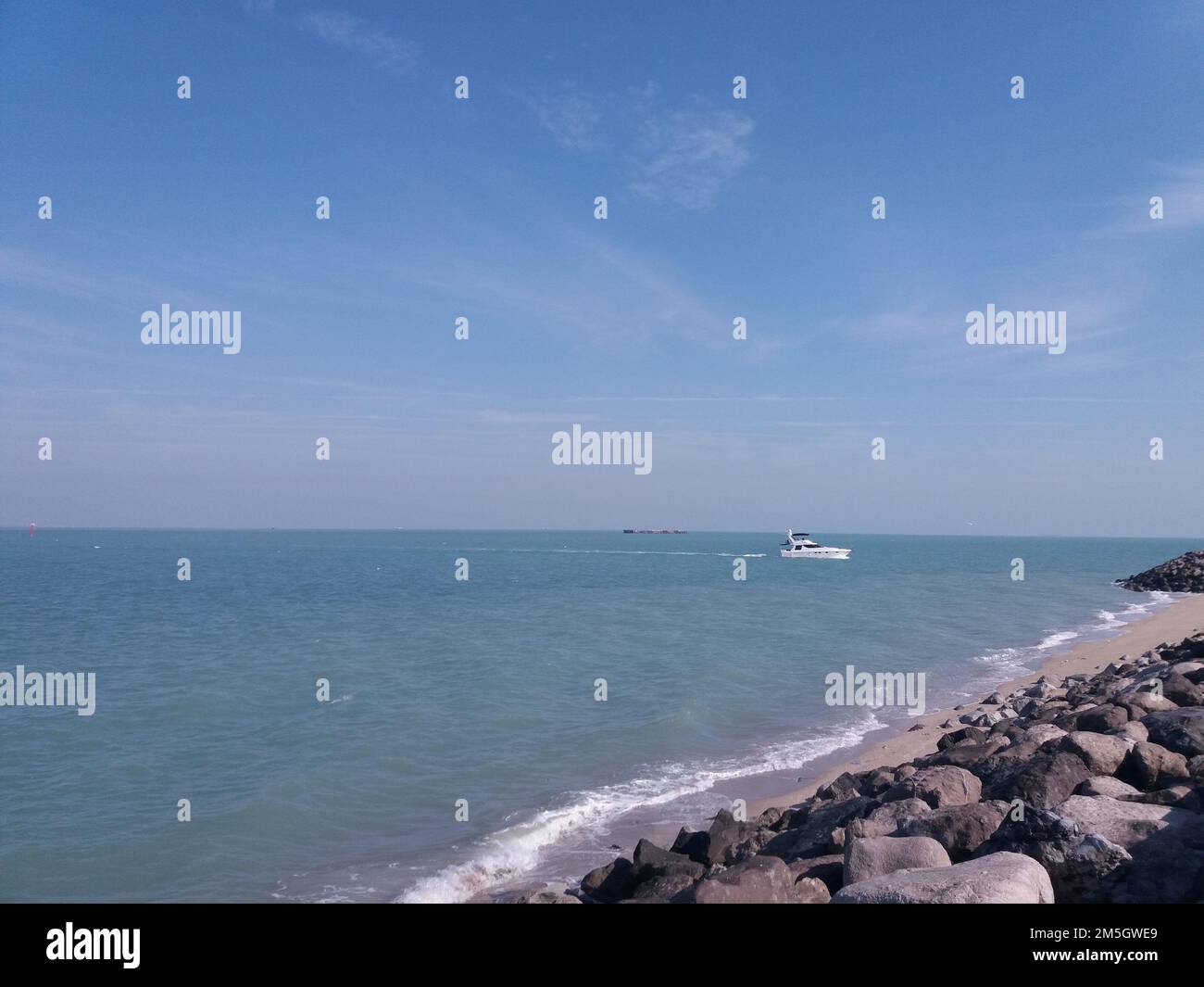 Kuwait beautiful beach hi-res stock photography and images - Alamy