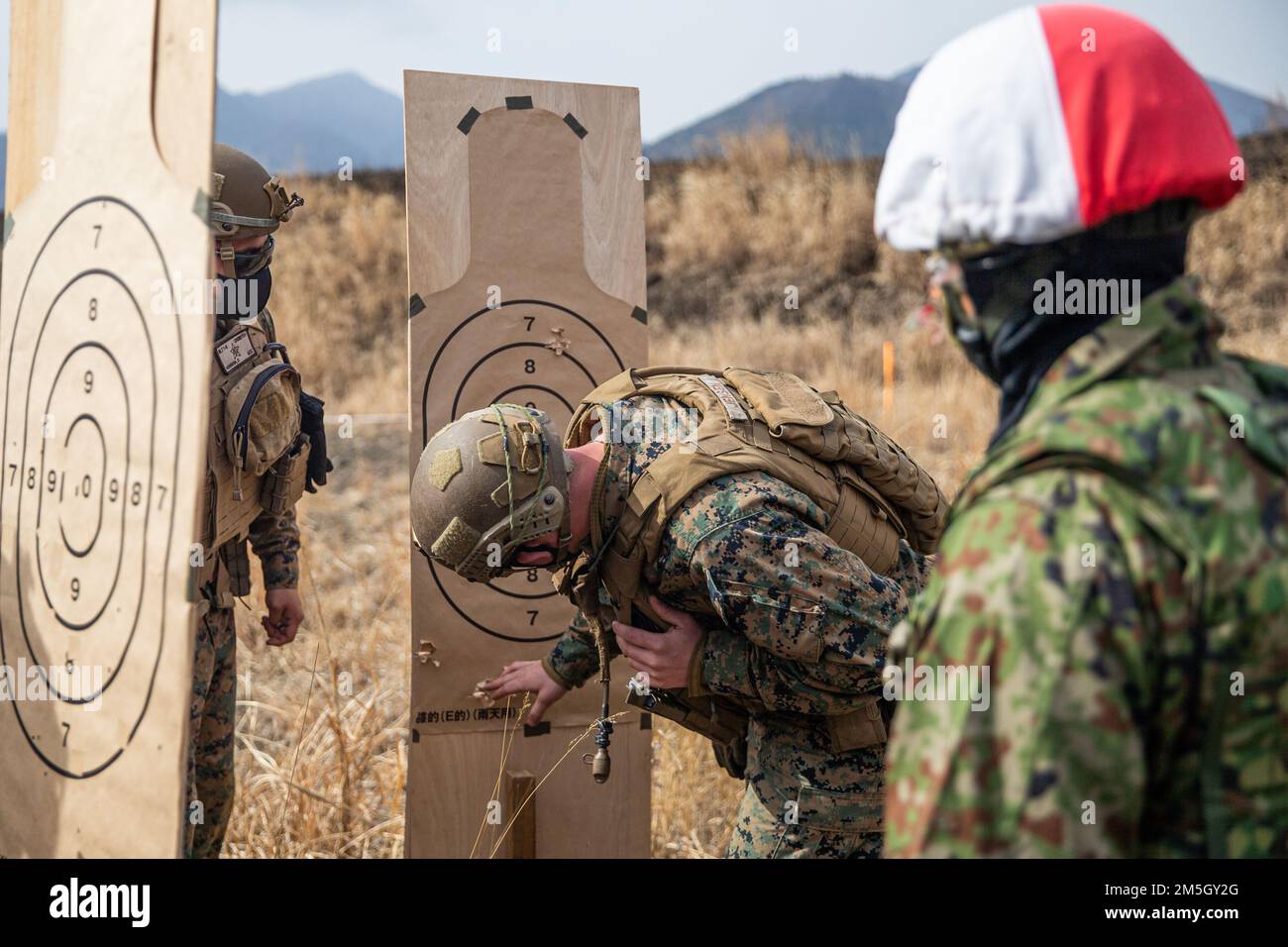 U.S. Marines with Battalion Landing Team 1/5, 31st Marine Expeditionary ...