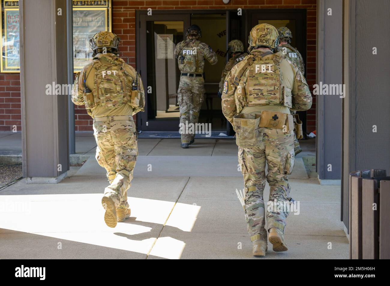Members of the Federal Bureau of Investigation SWAT team prepare to ...