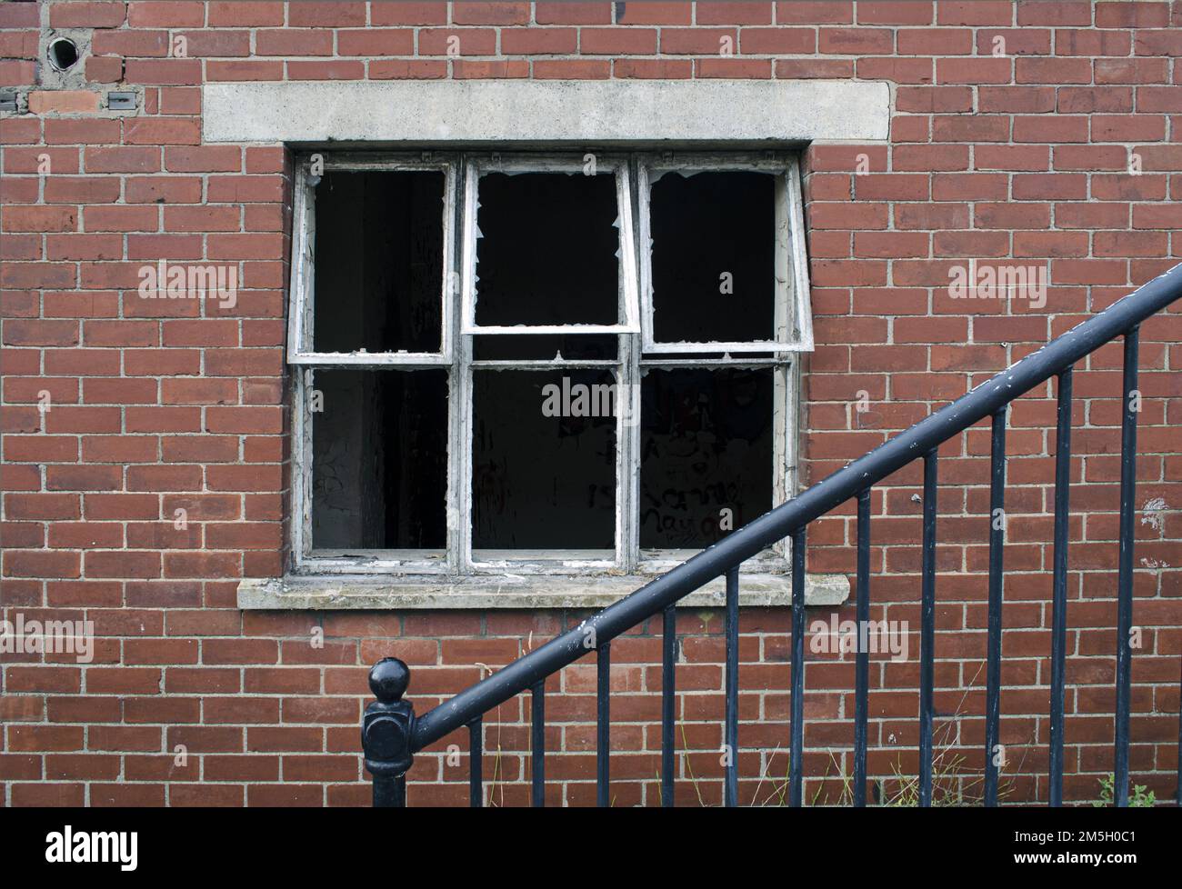 Broken window in wall of abandoned industrial building Stock Photo - Alamy