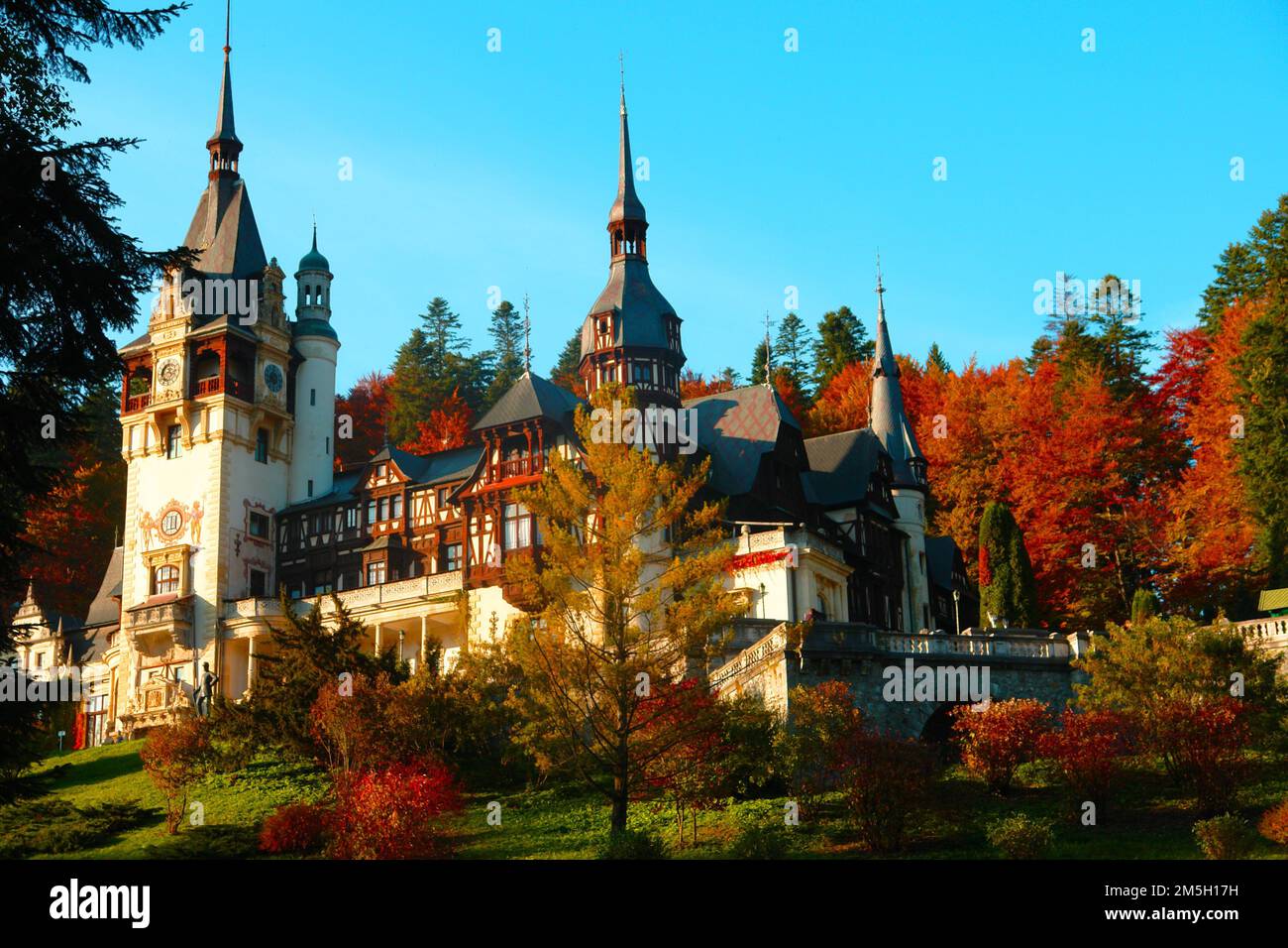 The beautiful Peles Castle (Castelul Peles) in Sinaia, Romania with autumn trees Stock Photo - Alamy