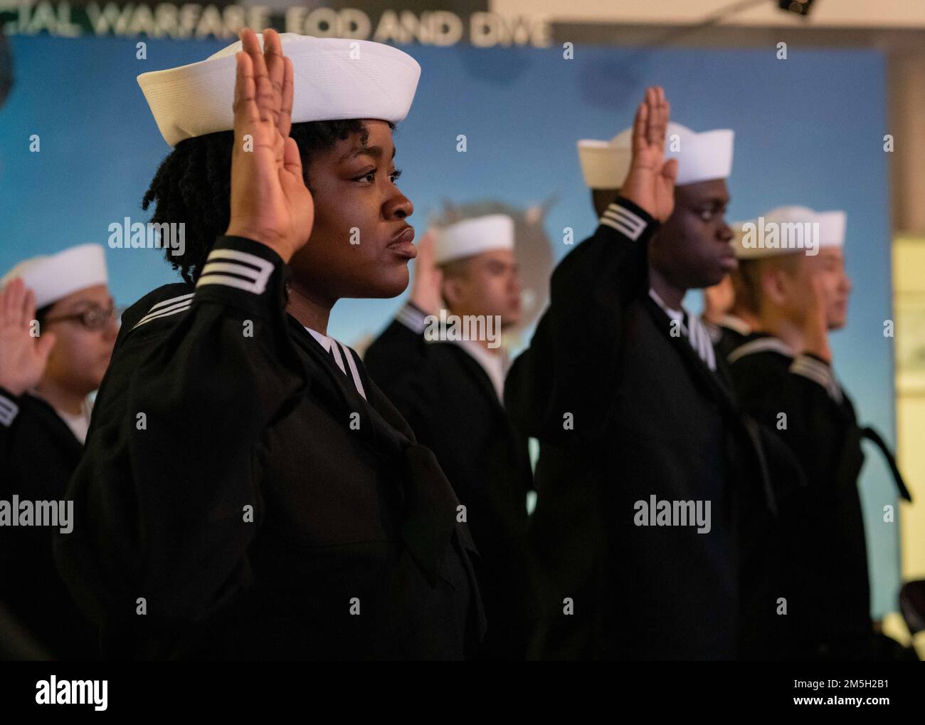 Recruits take the Naturalization Oath of Allegiance to the United ...