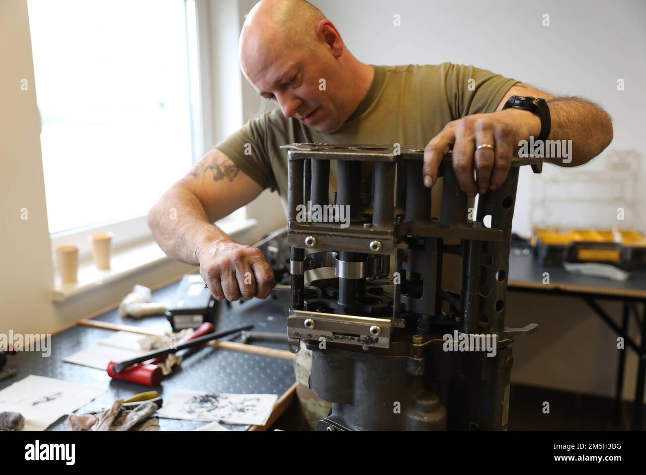 M242 bushmaster chain gun hi-res stock photography and images - Alamy