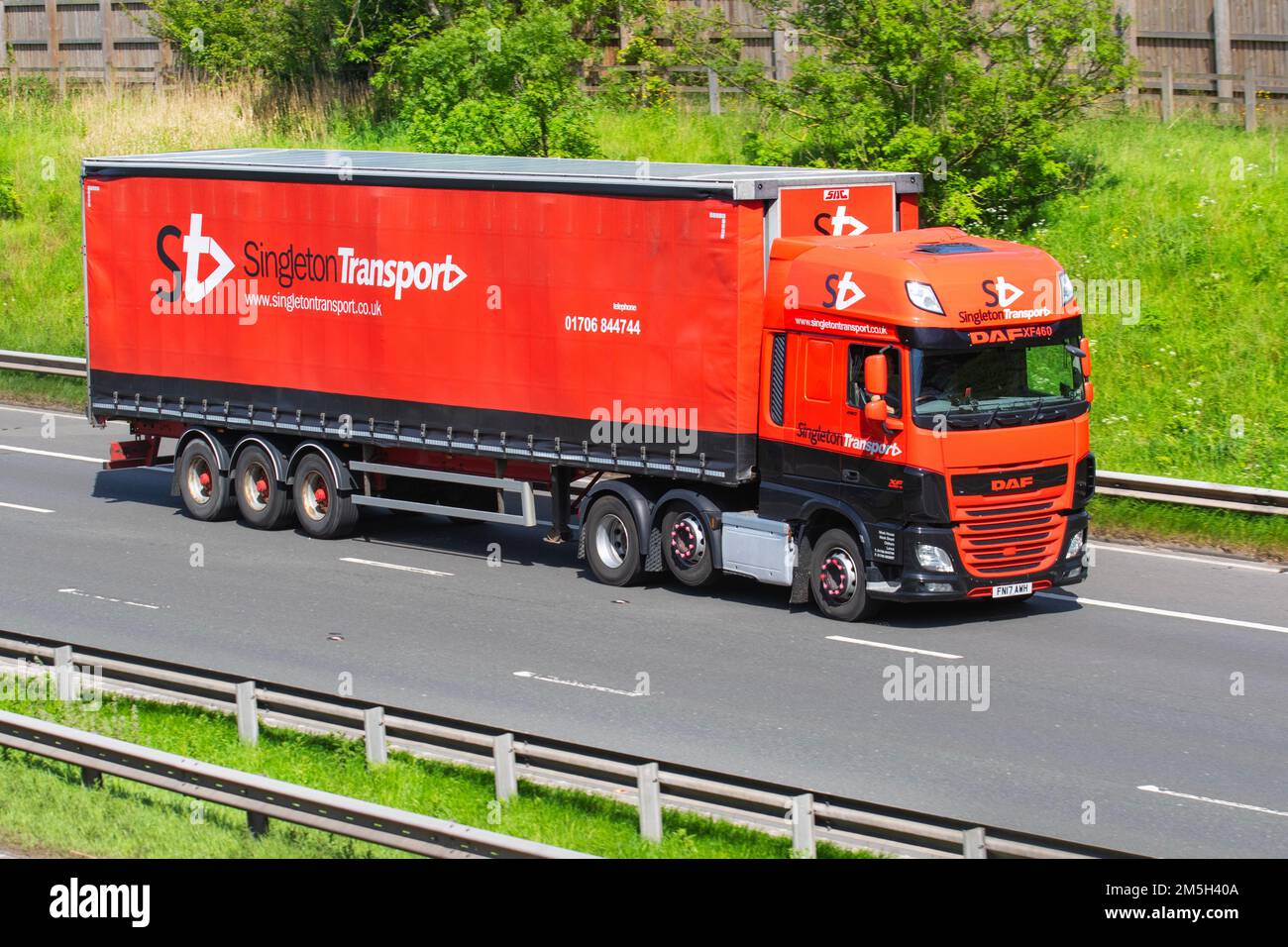 SINGLETON TRANSPORT Red DAF XF460 460 FTG curtain-sided lorry ...