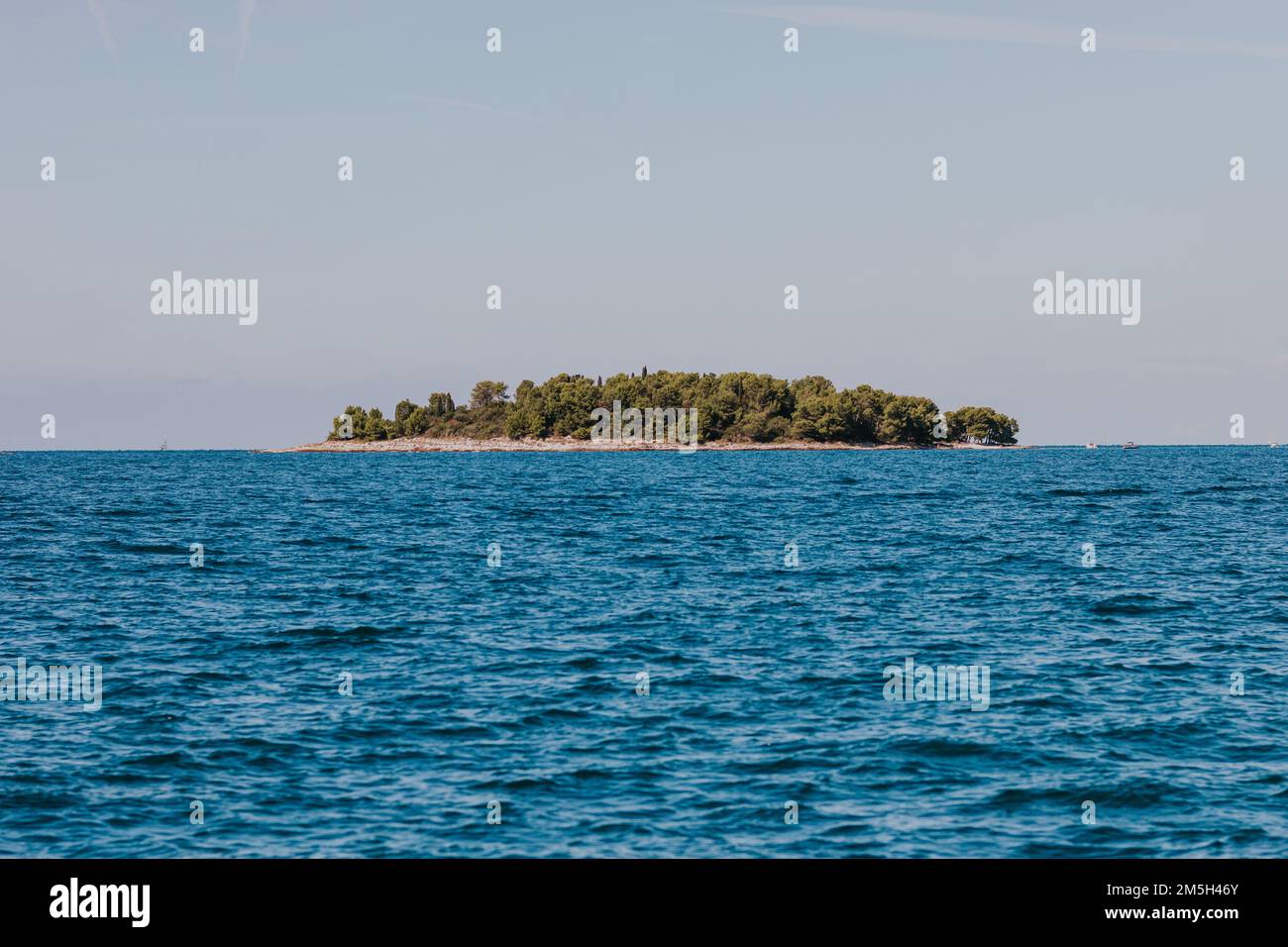 Island in the middle of the sea Stock Photo - Alamy