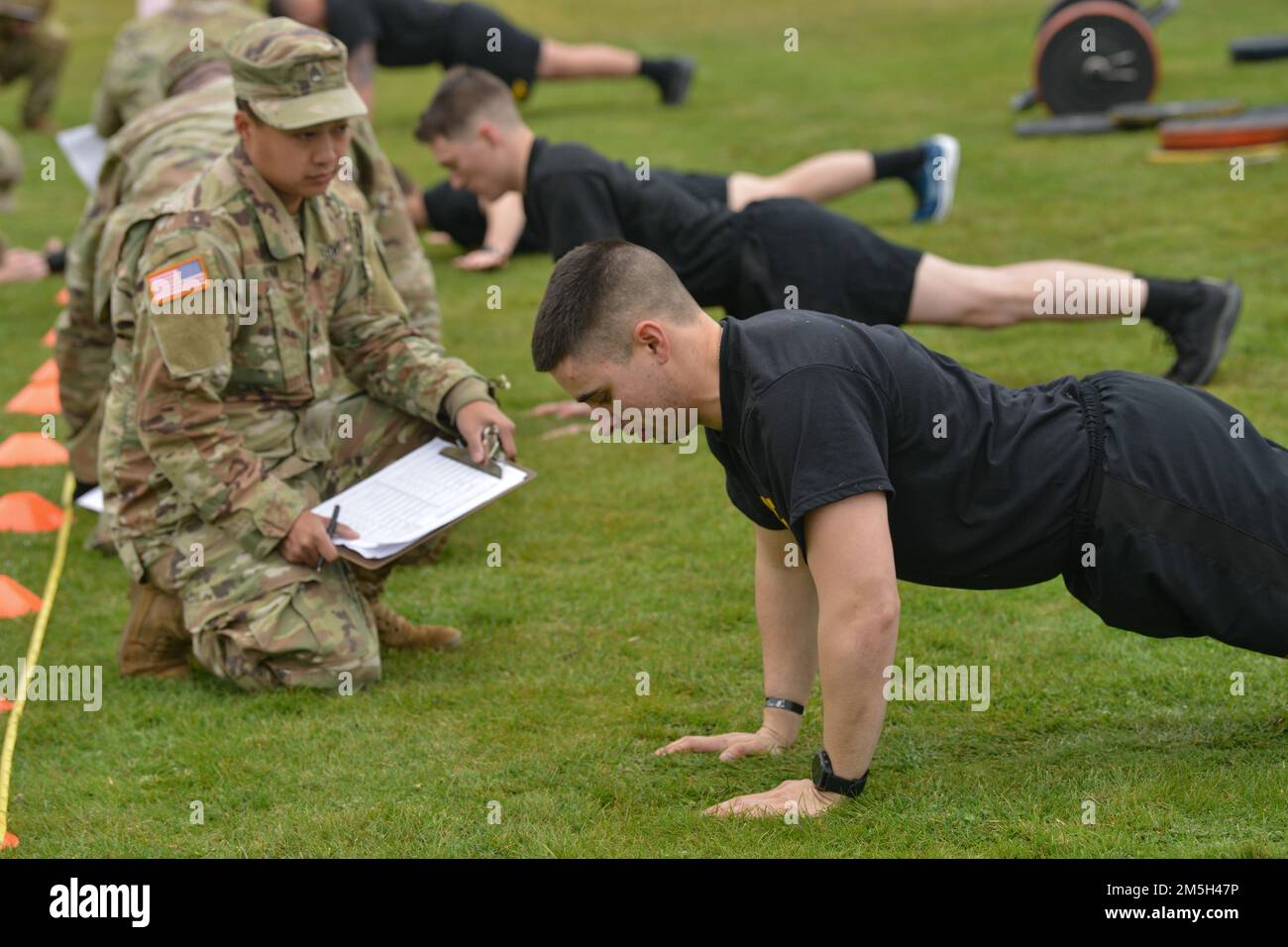 Oregon Army National Guard Soldiers take part in the Army Combat ...