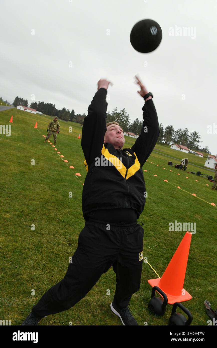 Oregon Army National Guard Soldiers take part in the Army Combat ...