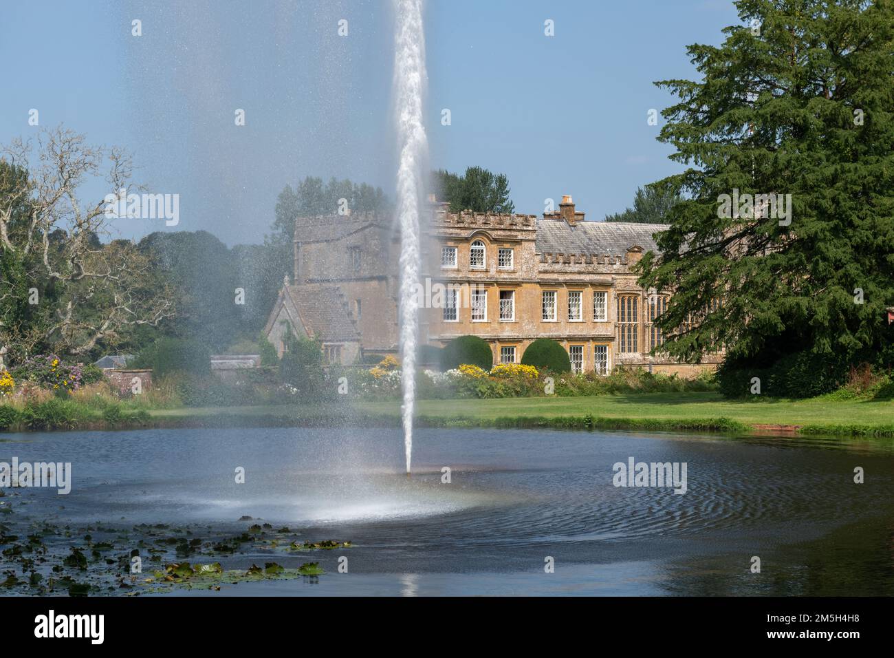 Forde abbey lake hi-res stock photography and images - Alamy