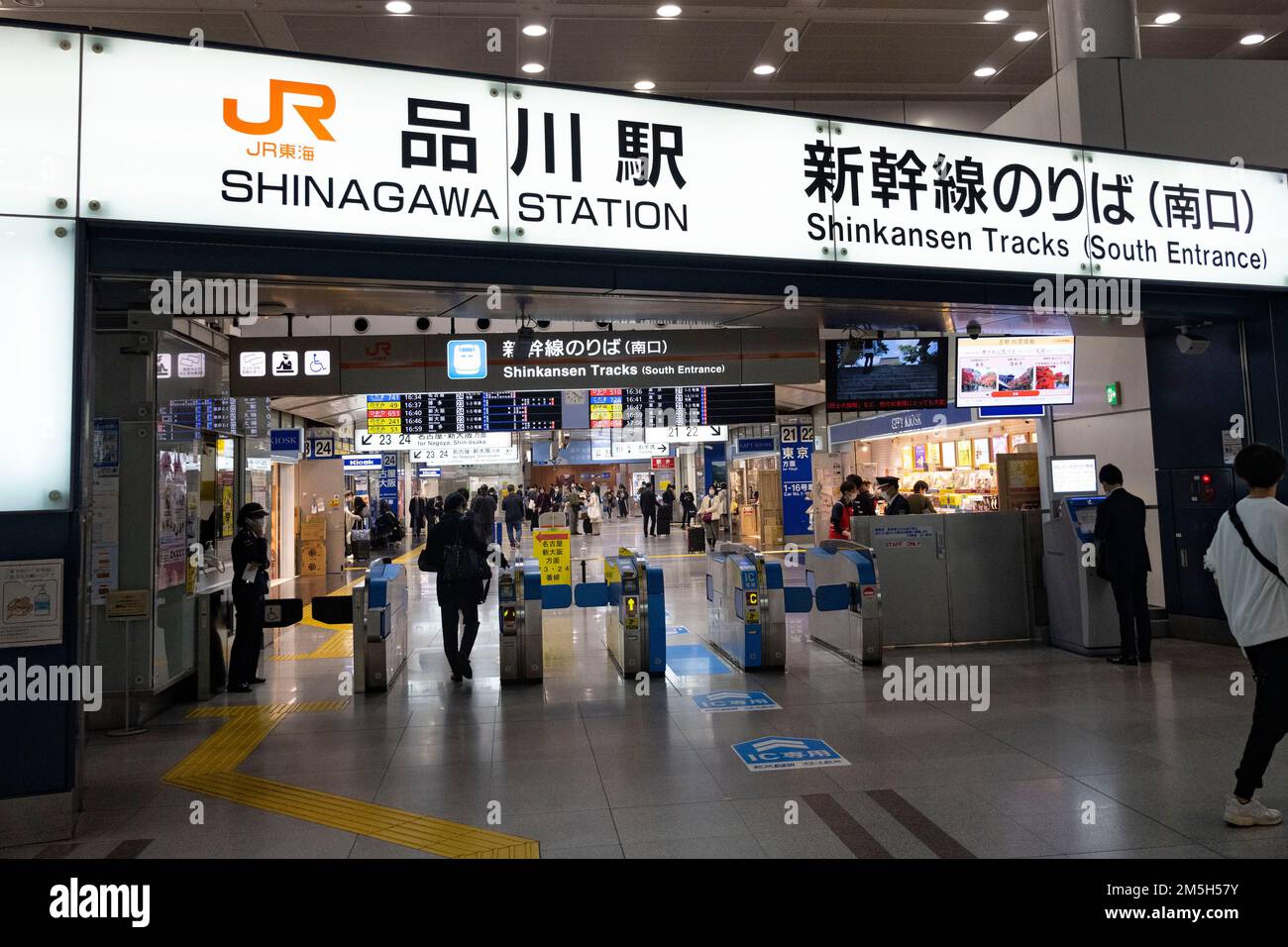Tokyo, Japan. 30th Nov, 2022. Passengers pass through the Shinkansen ...