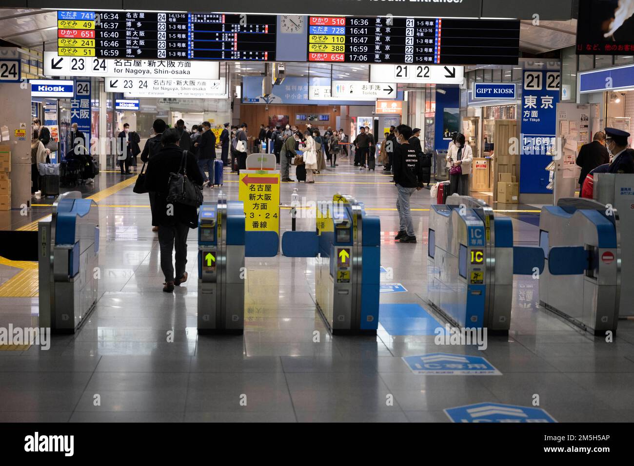 Tokyo, Japan. 30th Nov, 2022. Passengers pass through the Shinkansen ...