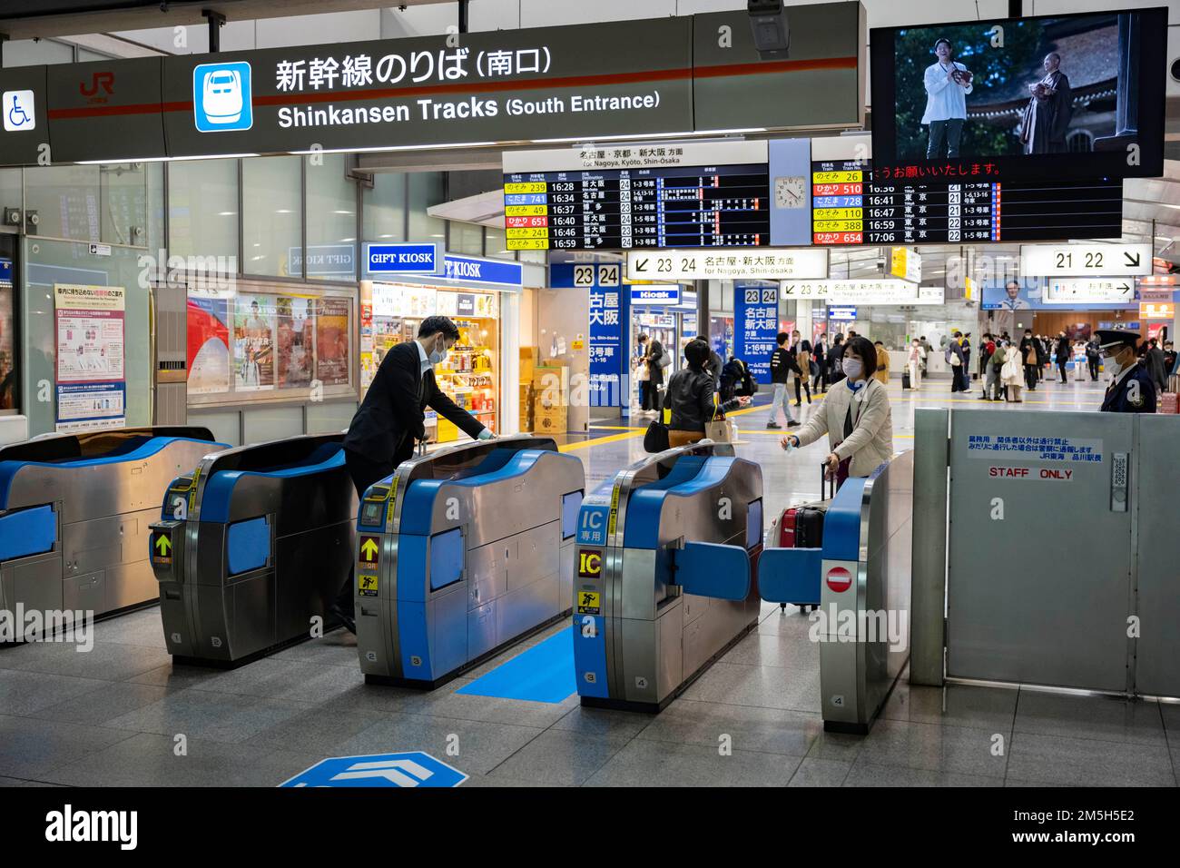 Tokyo, Japan. 30th Nov, 2022. Passengers pass through the Shinkansen ...
