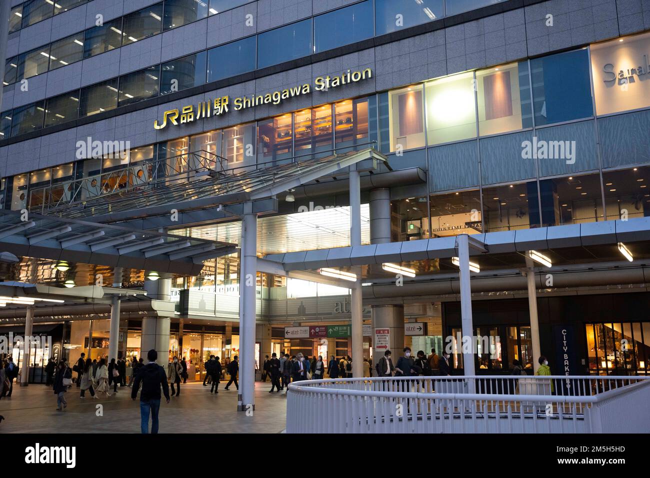 Tokyo, Japan. 30th Nov, 2022. General scenes of Shinagawa Station, a ...