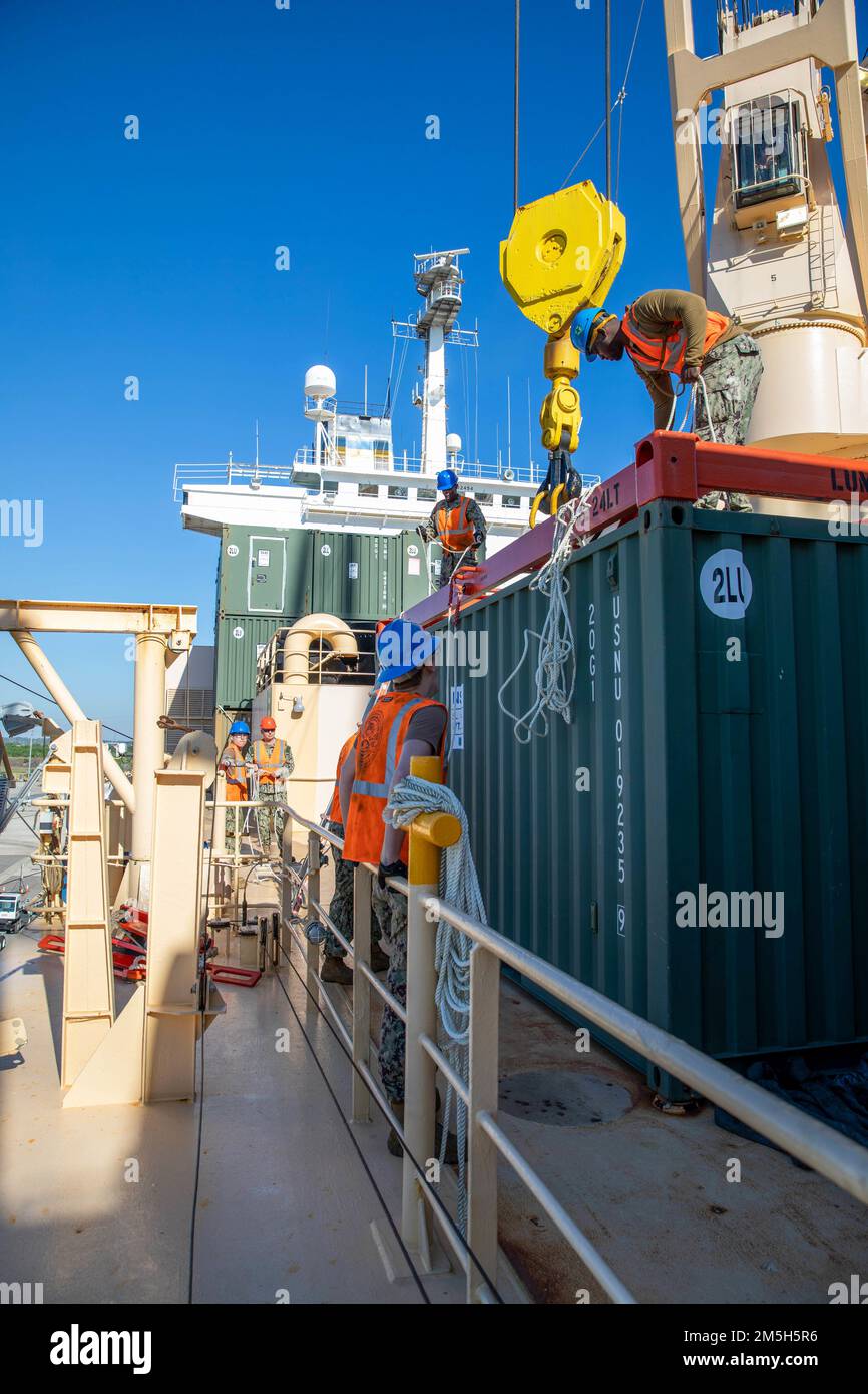 U s navy sailors set hi-res stock photography and images - Alamy